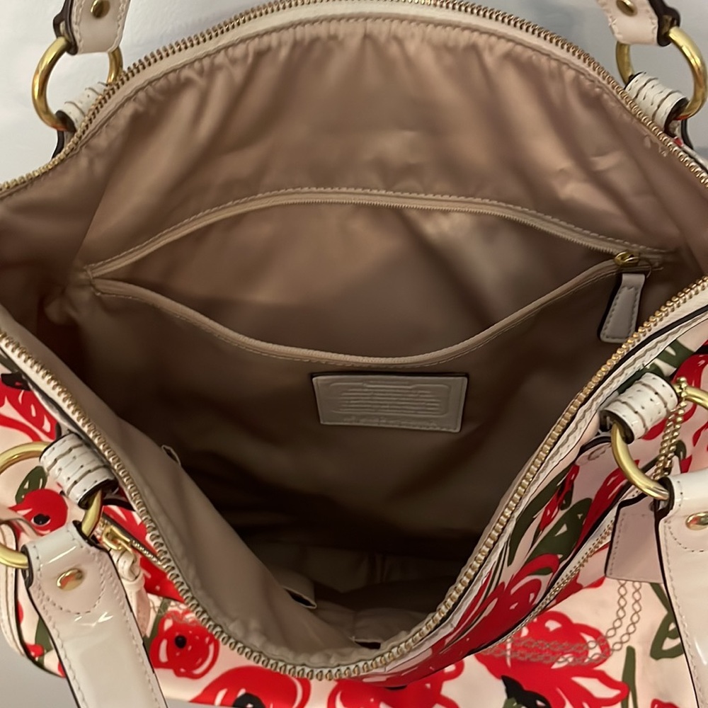 Coach Limited Edition Poppy East West Hallie Floral T… - Gem